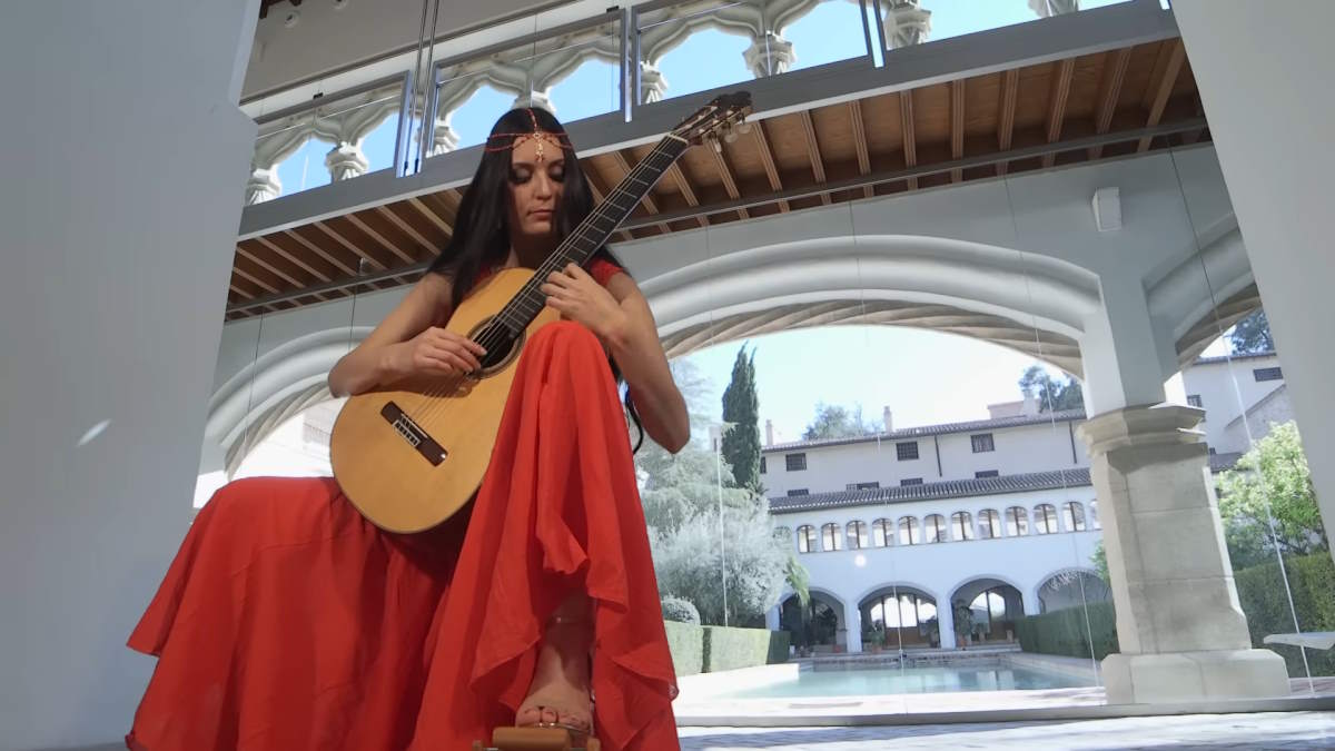 Tárrega: Capricho Árabe [Isabel Martínez, guitar] - andantemoderato.com