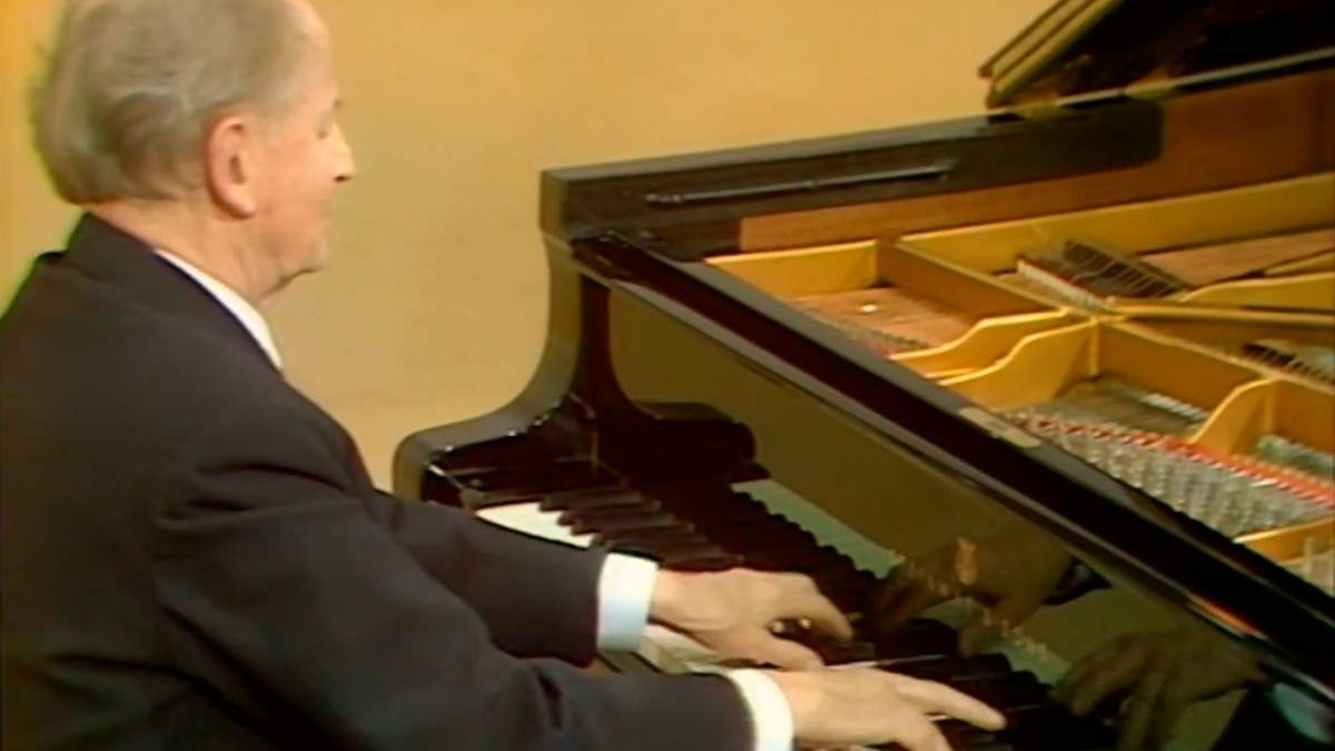 Wilhelm Kempff plays Beethoven: Piano Sonatas No. 14 "Moonlight" & No ...